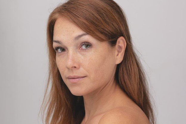 Cómo Tratar Manchas Marrones en la Piel: Consejos | La Roche Posay