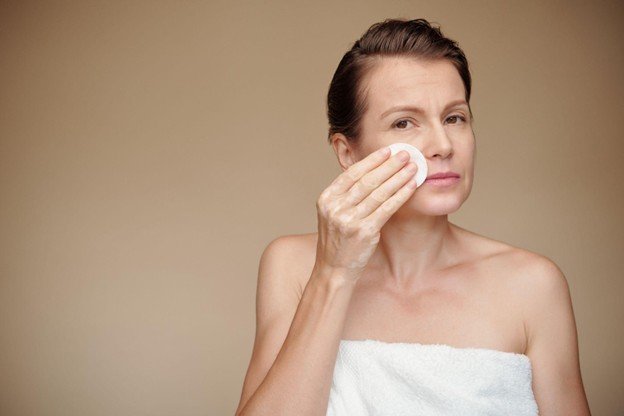 ¿Qué es y para qué sirve el agua micelar? | La Roche Posay