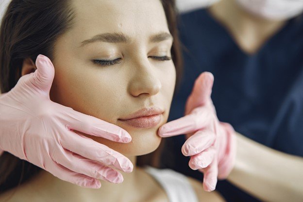 ¿Qué es el surco nasogeniano? | La Roche Posay